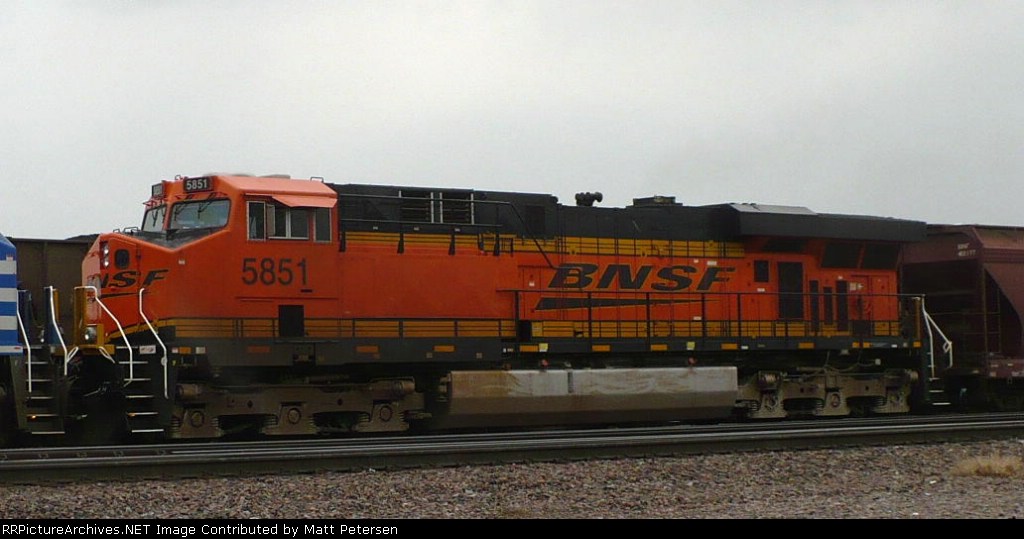 BNSF 5851